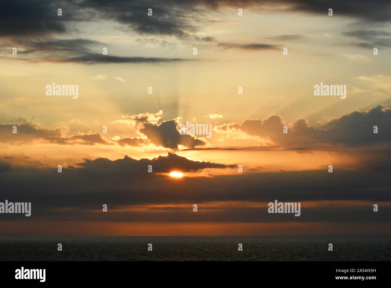 Clouds blocking sun city hi-res stock photography and images - Alamy