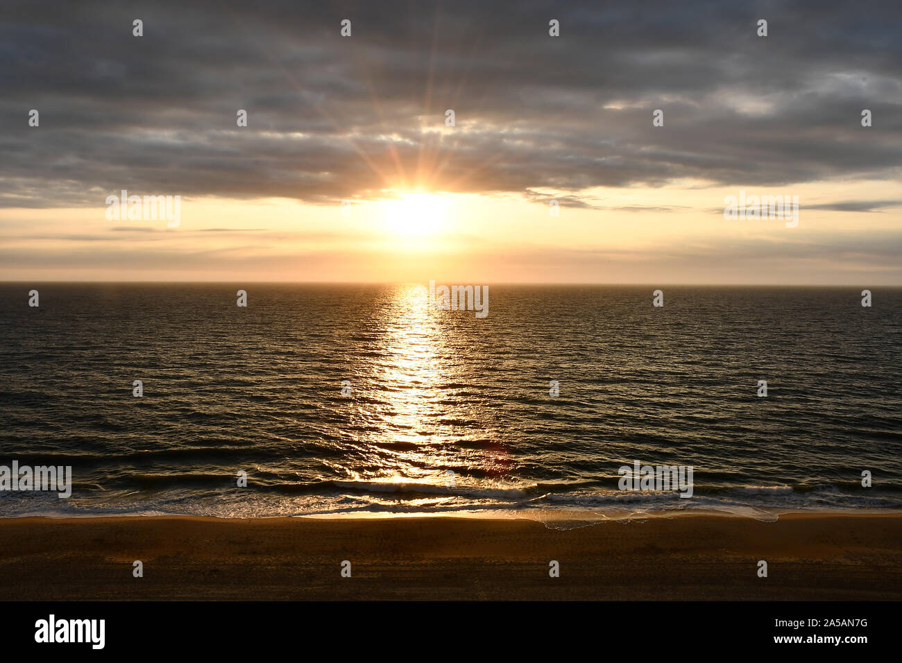 Sunlight sunset reflects off water hi-res stock photography and images ...