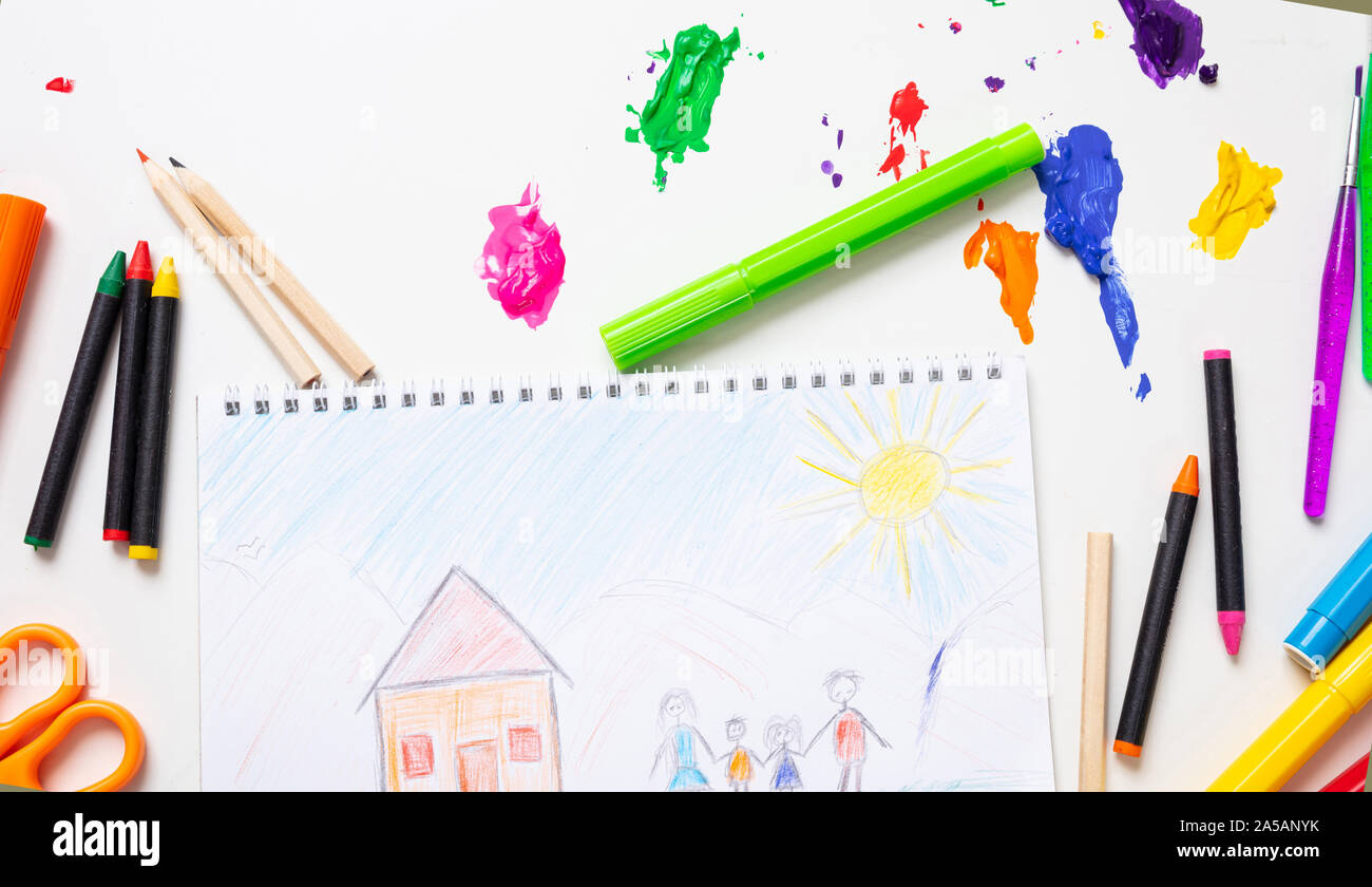 Children drawing home family hi-res stock photography and images - Alamy