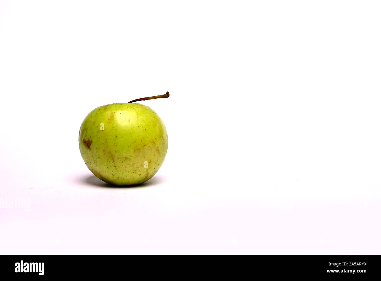 Green Apple isolated on white background Stock Photo - Alamy