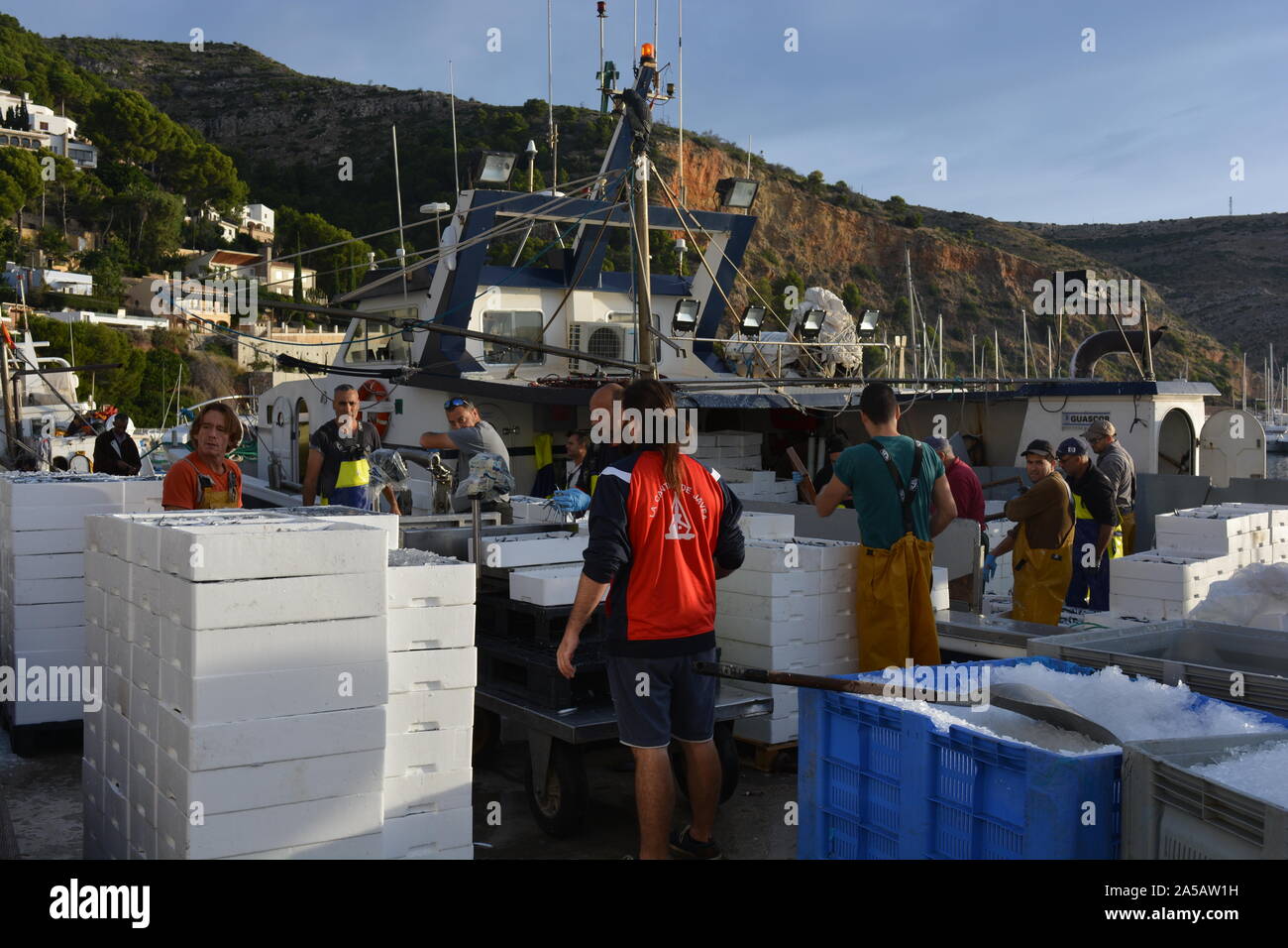 Fishermen and oilskins hi-res stock photography and images - Alamy