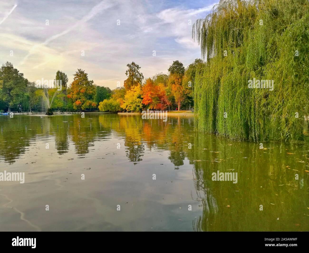 The Cismigiu Garden (Parcul Cismigiu) is one of the largest and most ...