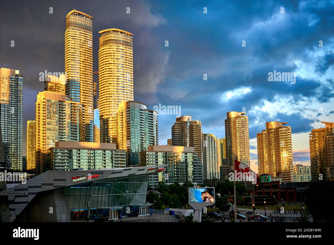 Downtown toronto view hi-res stock photography and images - Alamy