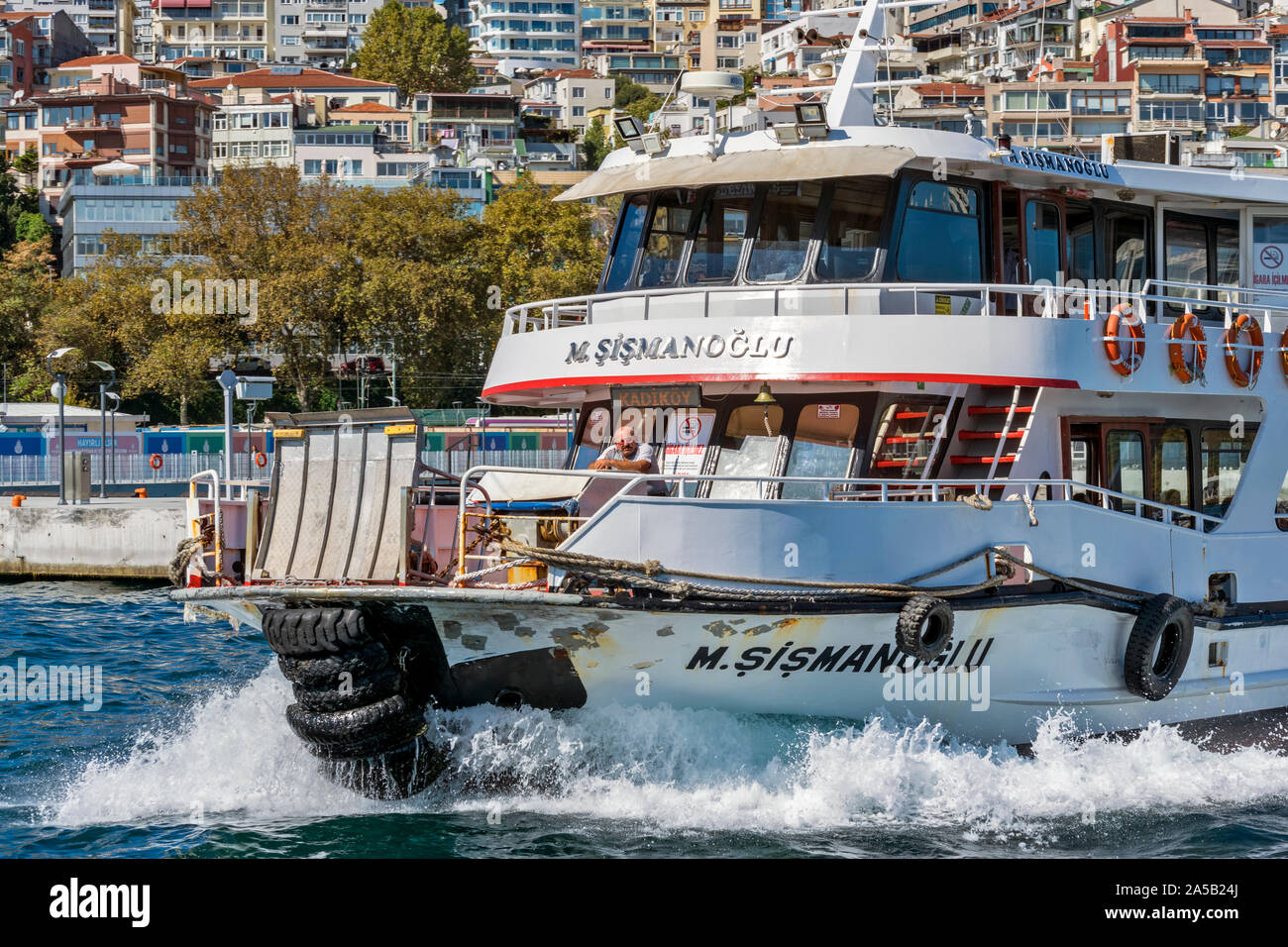 ISTANBUL TURKEY PASSENGER BOAT AT FULL SPEED ON THE BOSPHORUS Stock ...