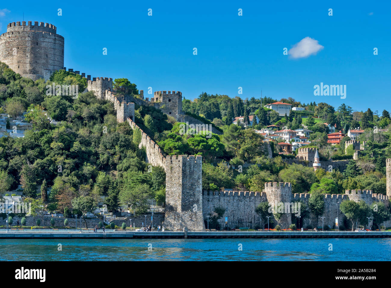 ISTANBUL TURKEY RUMELIHISARI RUMELIAN CASTLE A MEDIEVAL FORTRESS ON THE ...