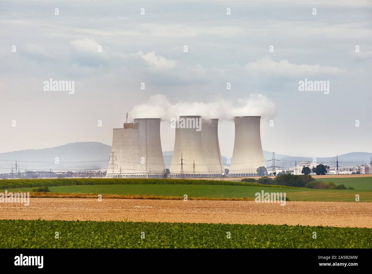 Nuclear generation facility hi-res stock photography and images - Alamy
