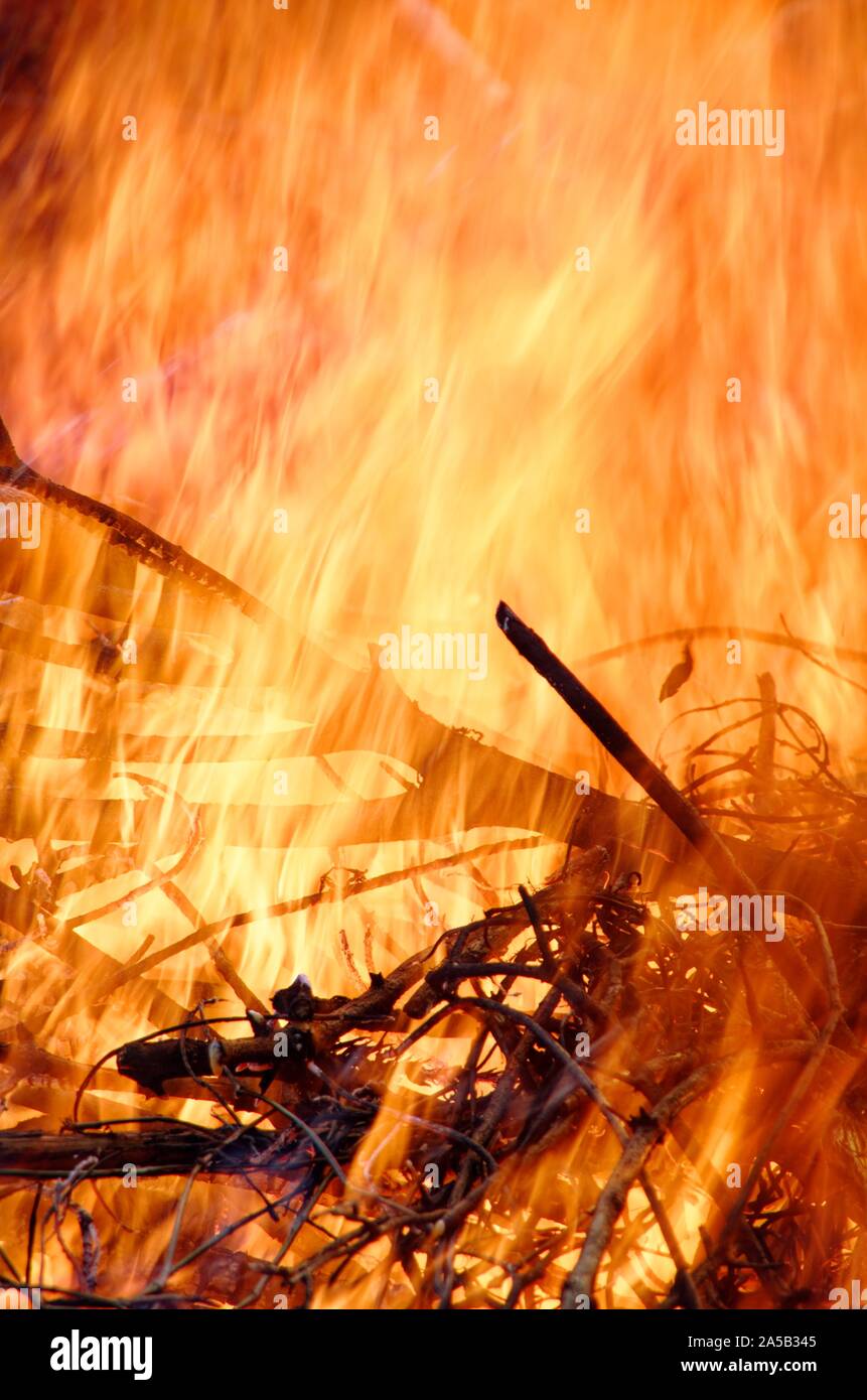Burning brushwood hi-res stock photography and images - Alamy