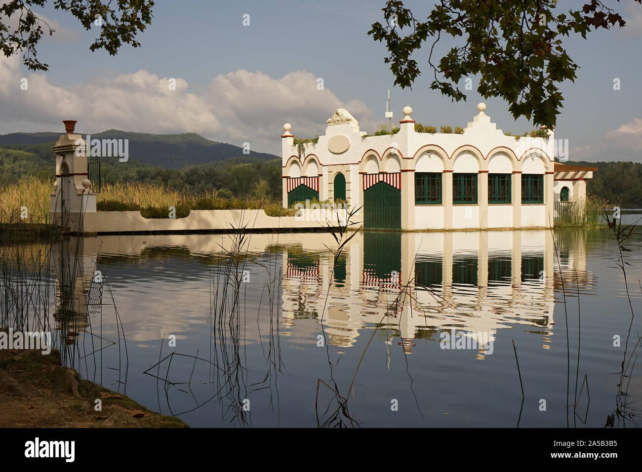 Beautiful floating house on Lake Banyoles Stock Photo - Alamy