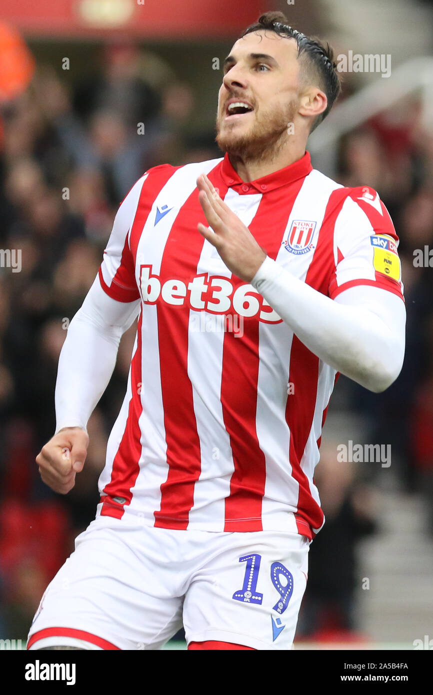 Stoke On Trent, UK. 19th Oct, 2019. Stoke City forward Lee Gregory (19 ...
