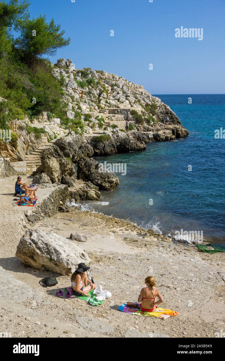 The idyllic beach and bay Cala dell'Acquaviva at Castro, Lecce, Apulia ...