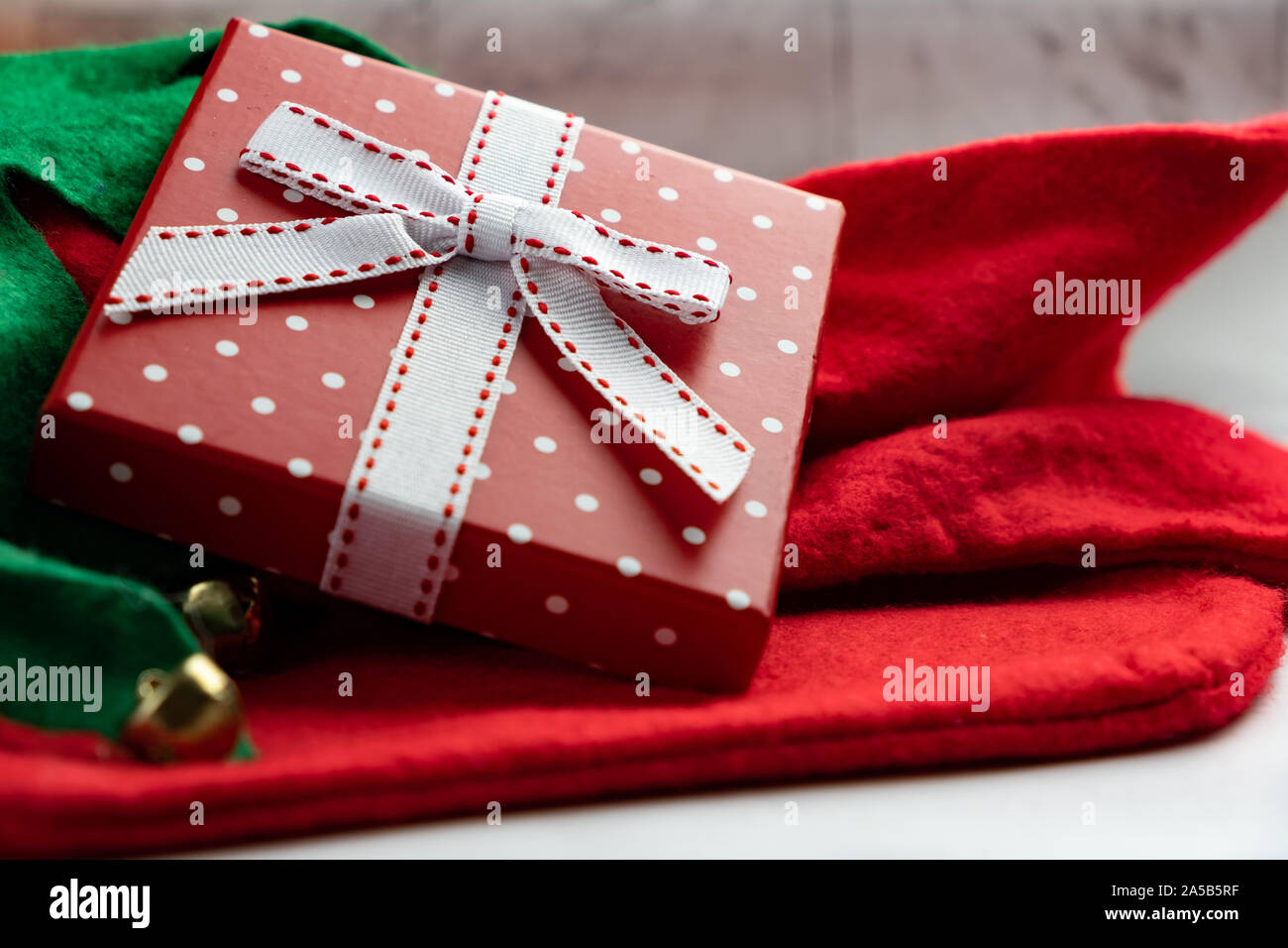 Wrap gift cloth hi-res stock photography and images - Alamy