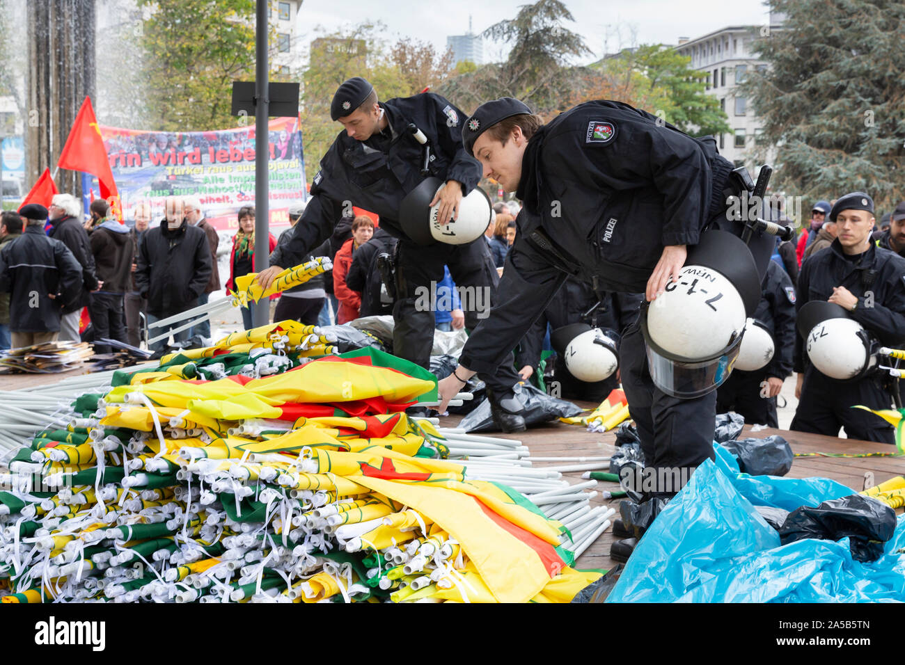 Demonstration on Saturday 2019/10/19 in Cologne against the military ...