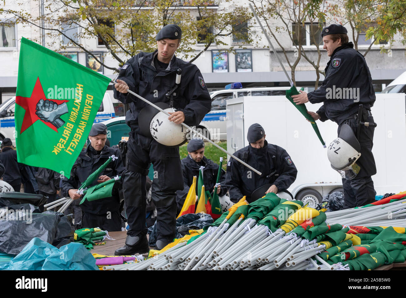Demonstration on Saturday 2019/10/19 in Cologne against the military ...