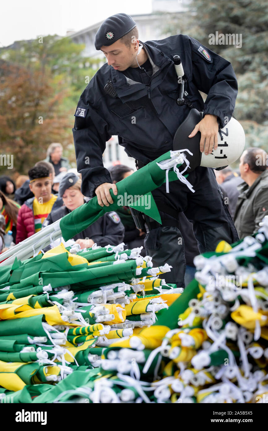Demonstration on Saturday 2019/10/19 in Cologne against the military ...