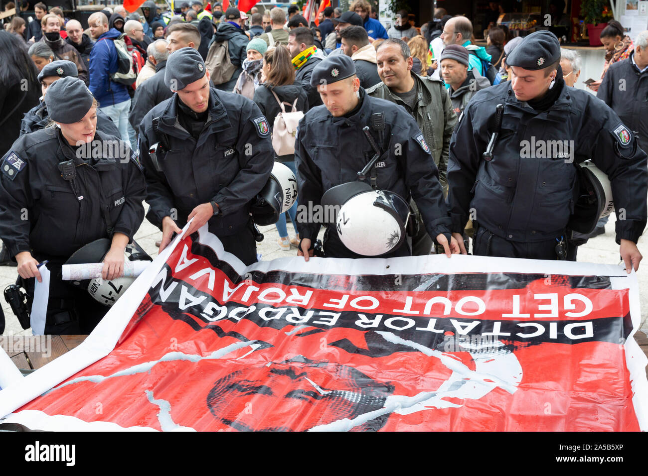 Demonstration on Saturday 2019/10/19 in Cologne against the military ...