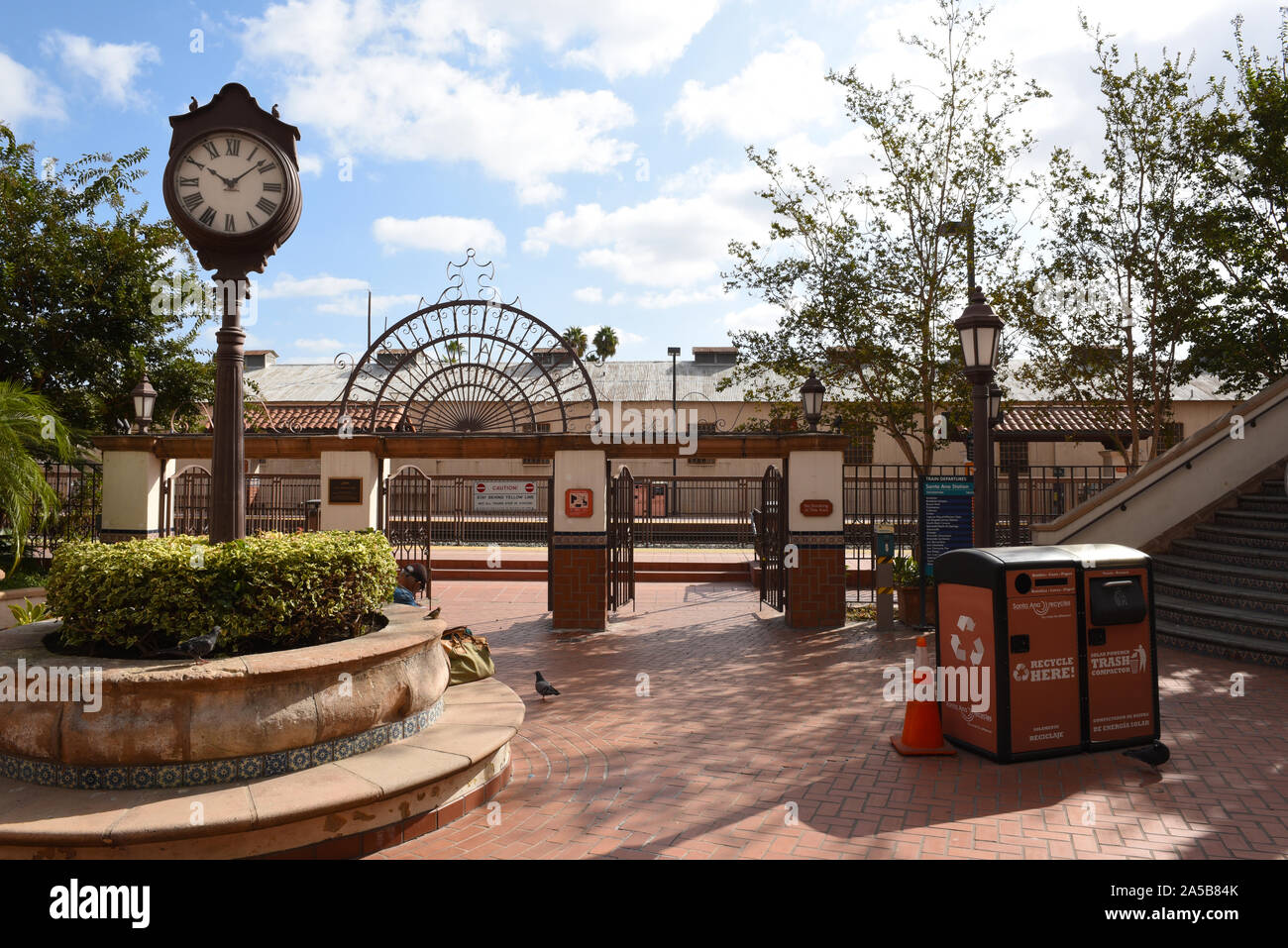 SANTA ANA, CALIFORNIA - 14 OCT 2019: Courtyard and platforn at the ... SANTA ANA, CALIFORNIA - 14 OCT 2019: Courtyard and platforn at the ...