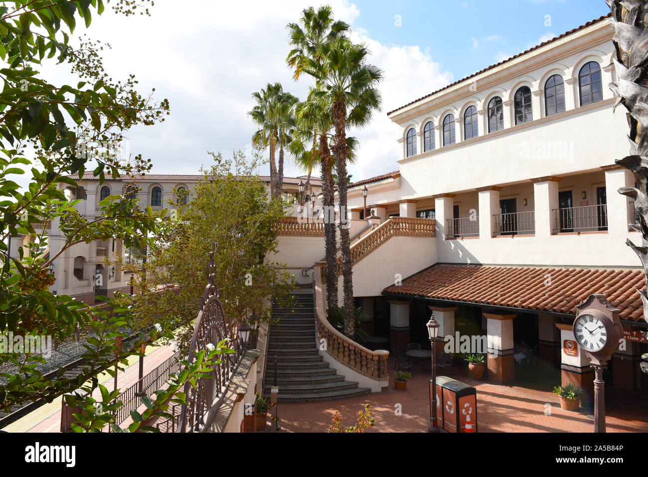 SANTA ANA, CALIFORNIA - 14 OCT 2019: The Santa Ana Train Station ... SANTA ANA, CALIFORNIA - 14 OCT 2019: The Santa Ana Train Station ...