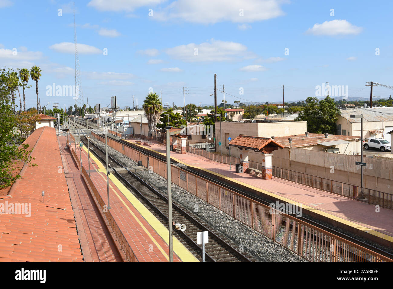 SANTA ANA, CALIFORNIA - 14 OCT 2019: Outdoor platfors and tracks at the ... SANTA ANA, CALIFORNIA - 14 OCT 2019: Outdoor platfors and tracks at the ...