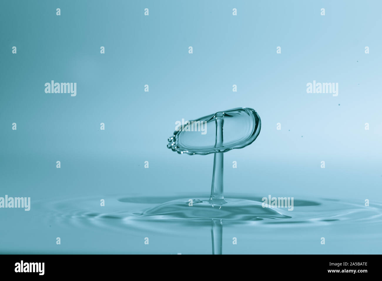 Collision of falling water droplets Stock Photo - Alamy