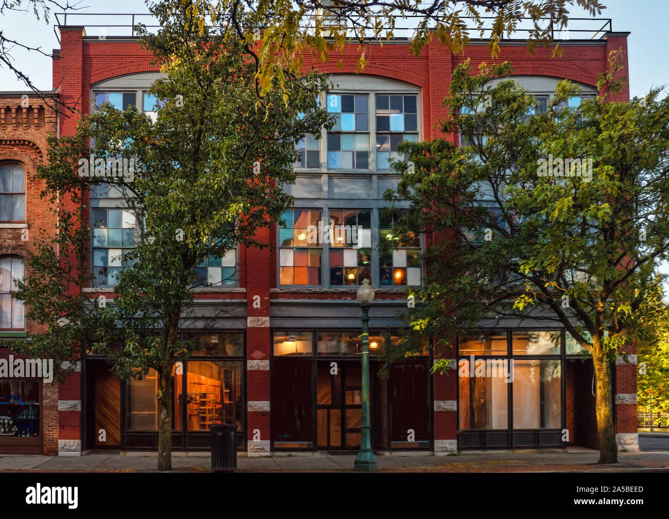 Artsy city building in a trendy neighborhood Stock Photo - Alamy