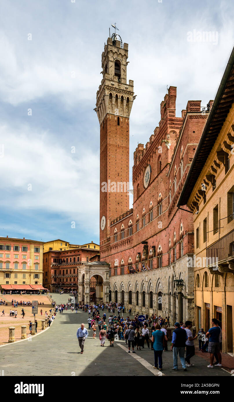 Medieval buildings piazza del campo siena hi-res stock photography and ...
