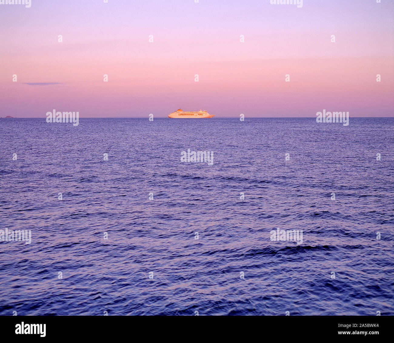 Cruise ship on horizon. Late evening in the English Channel Stock Photo ...