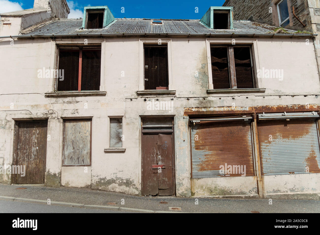 Homes in disrepair hi-res stock photography and images - Alamy