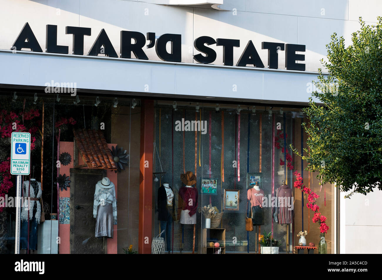North carolina state sign hi-res stock photography and images - Alamy