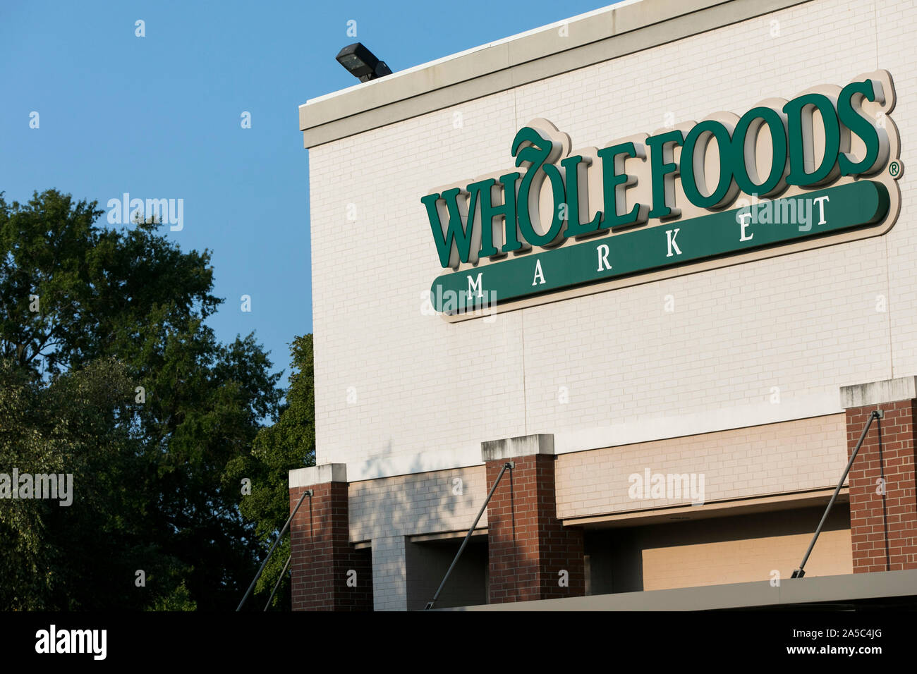 Whole Foods Market Storefront High Resolution Stock Photography and ...