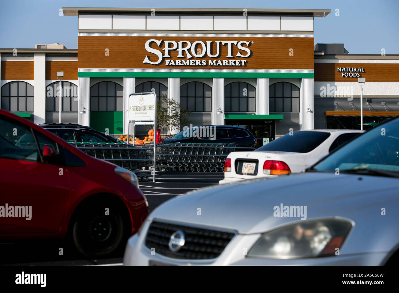 Sprouts storefront hi-res stock photography and images - Alamy