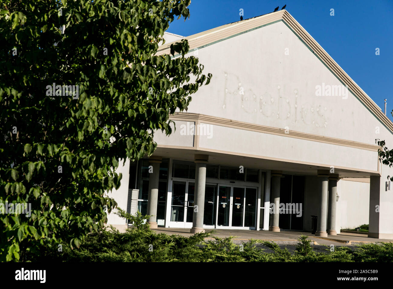Peebles closed hi-res stock photography and images - Alamy