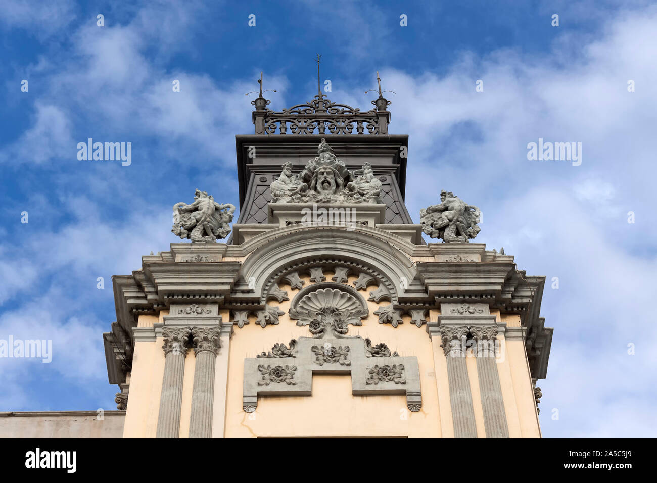 Old customs house barcelona hi-res stock photography and images - Alamy