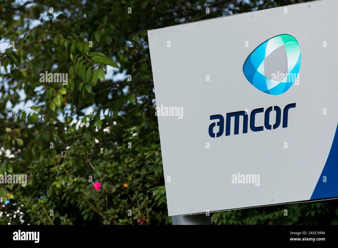 Amcor logo hi-res stock photography and images - Alamy