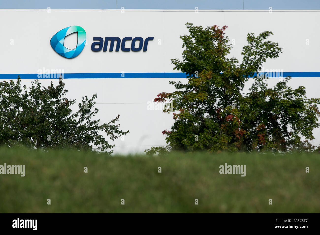 Amcor logo hi-res stock photography and images - Alamy