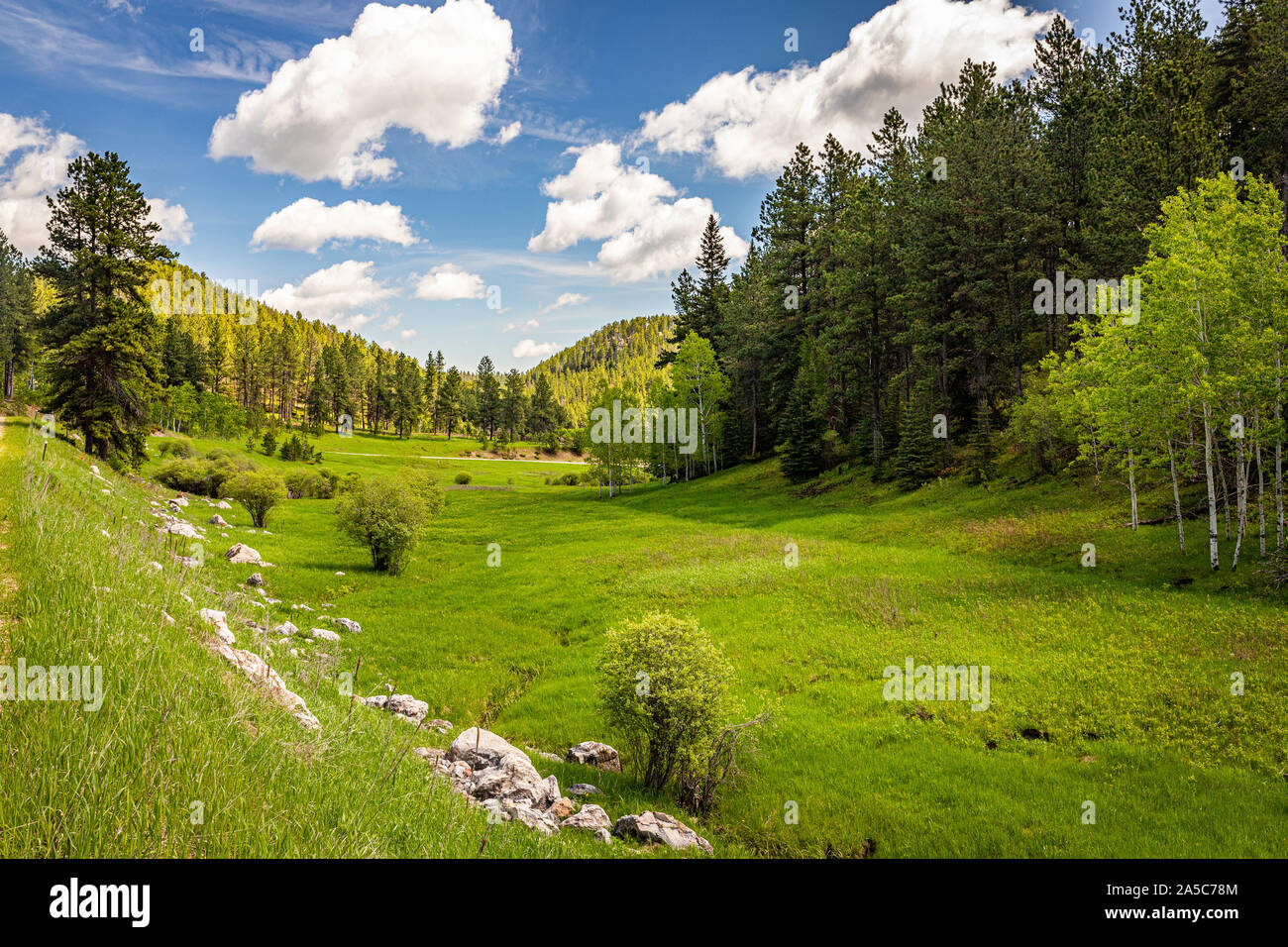 Thousand foot waterfall hi-res stock photography and images - Alamy