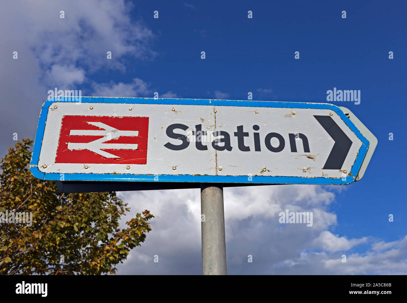 Decaying sign uk hi-res stock photography and images - Alamy