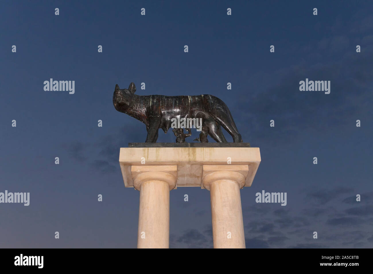 Romulus and Remus statue Stock Photo - Alamy