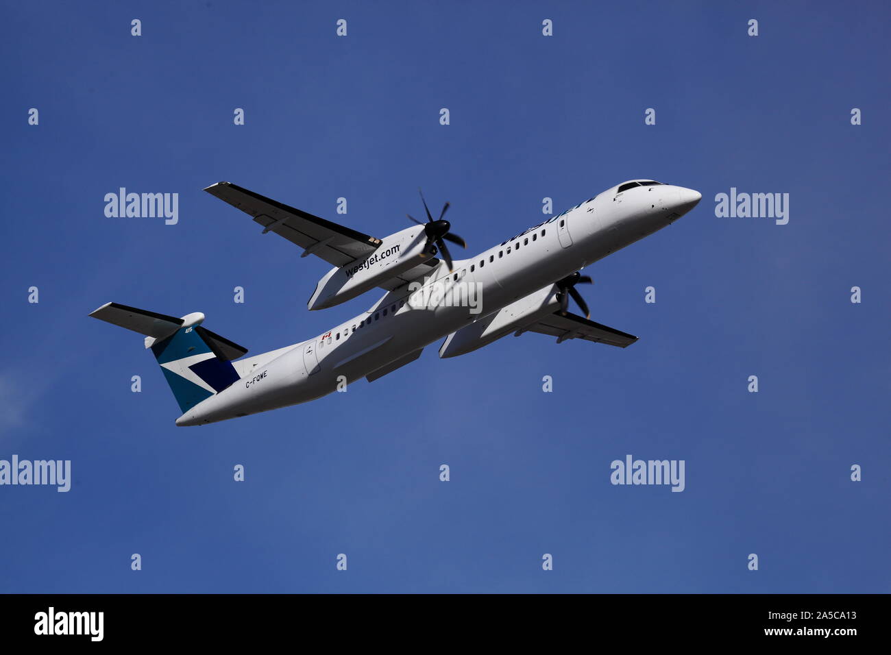 Westjet de havilland dash 8 hi-res stock photography and images - Alamy