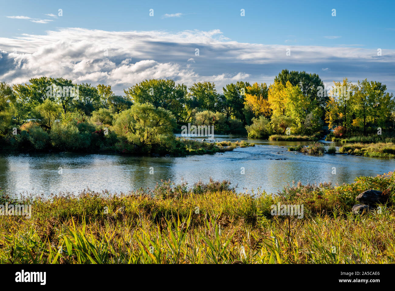 Rivers scene view blue sky hi-res stock photography and images - Alamy