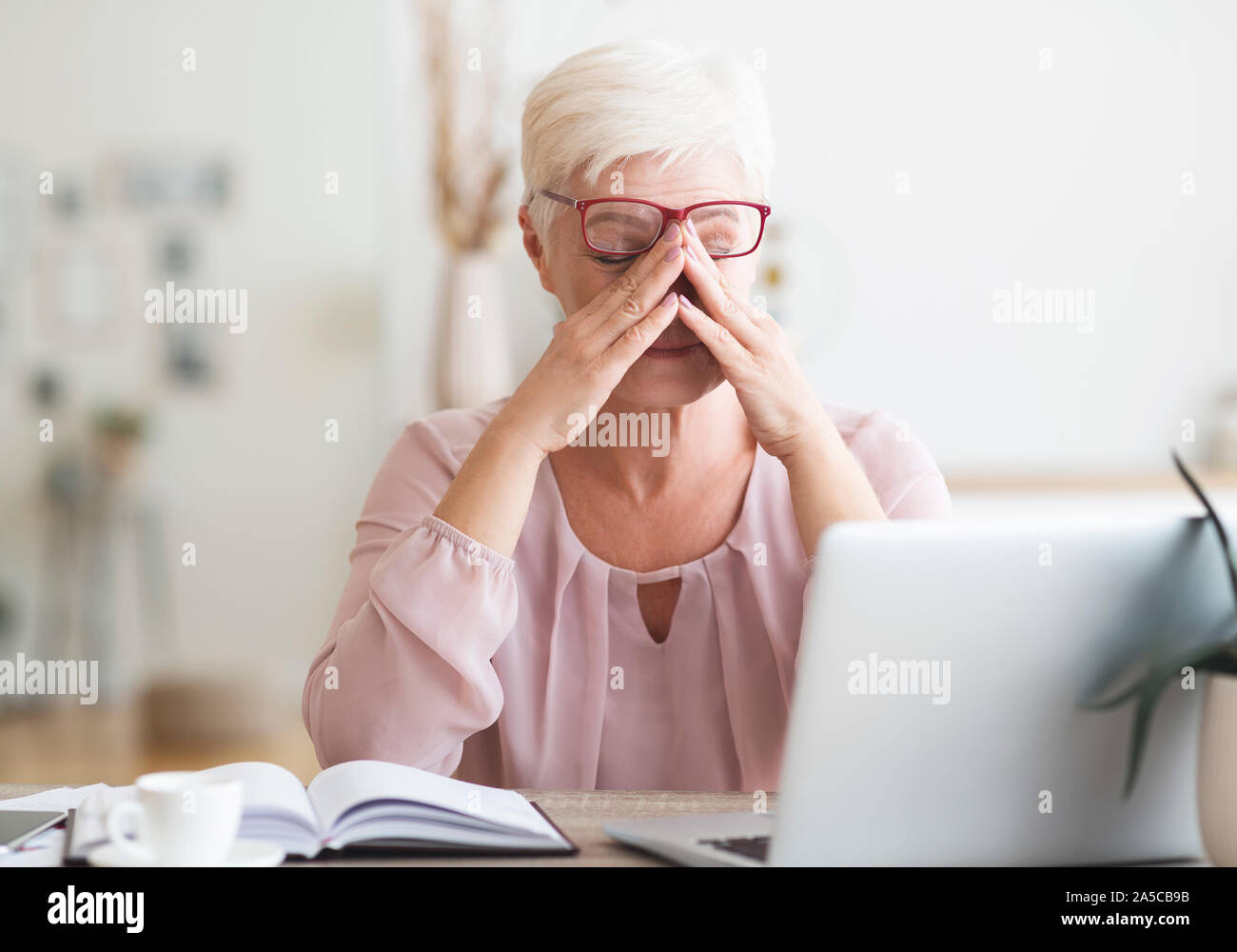 Old exhausted business woman feeling very tired Stock Photo - Alamy