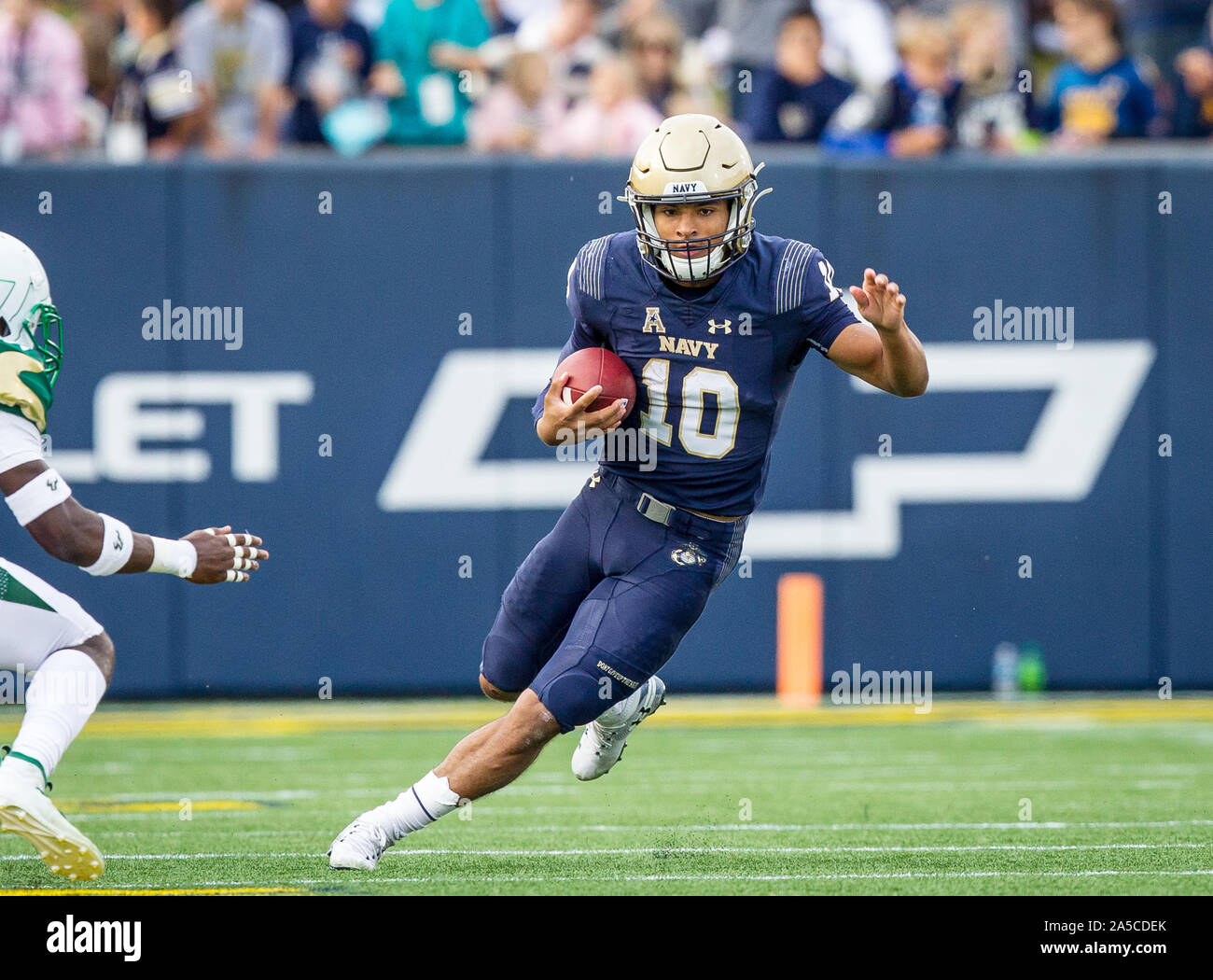 Annapolis, Maryland, USA. 19th Oct, 2019. Navy Midshipmen quarterback ...