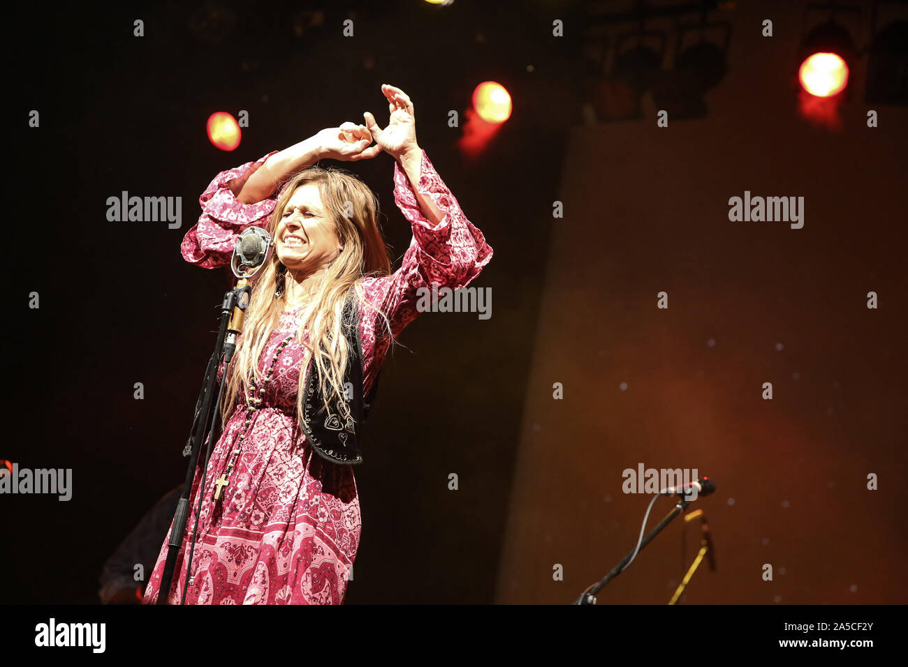 Kasey chambers hi-res stock photography and images - Alamy
