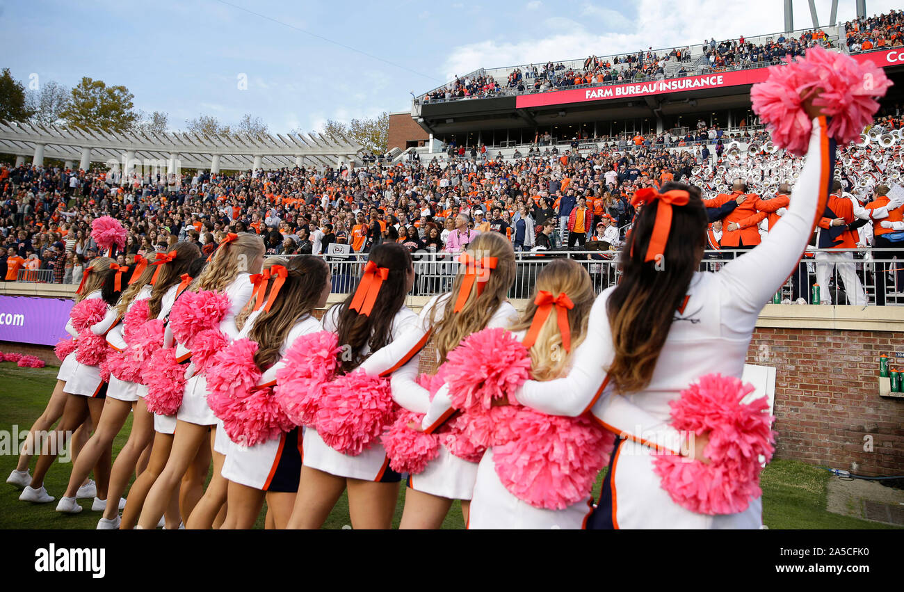 Duke blue devil cheerleaders hi-res stock photography and images - Alamy