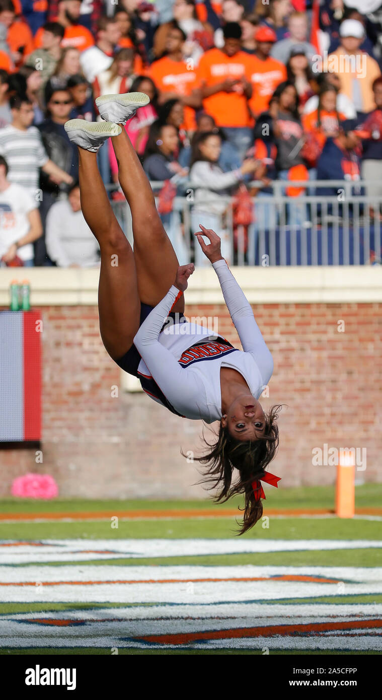 Charlottesville, Virginia, USA. 19th Oct, 2019. A Virginia cheerleaders ...