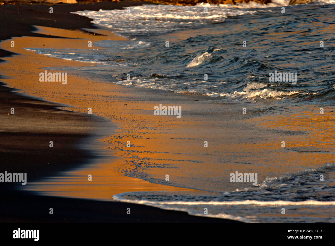 Reflection reflections water ocean hi-res stock photography and images ...