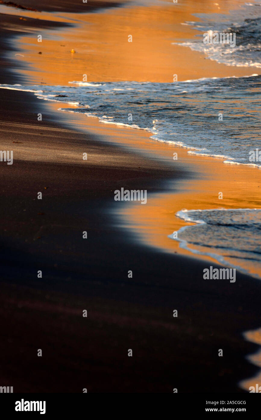 Reflection reflections water ocean hi-res stock photography and images ...