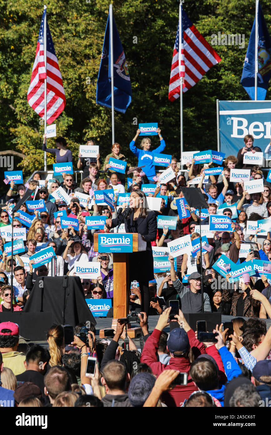 Queensbridge Park, Queens, New York, USA - October 19, 2019: huge ...