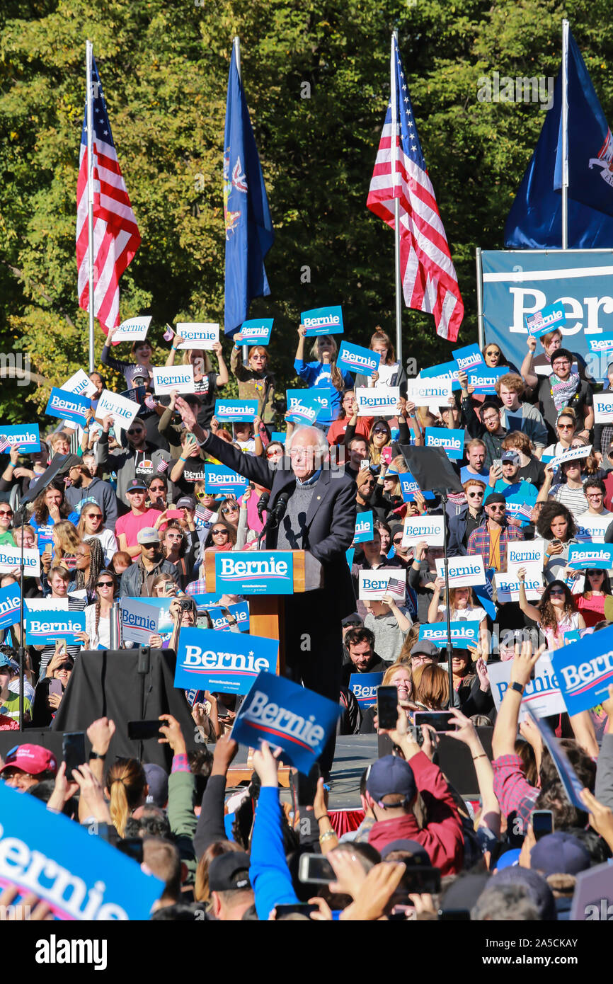 Queensbridge Park, Queens, New York, USA - October 19, 2019: huge ...