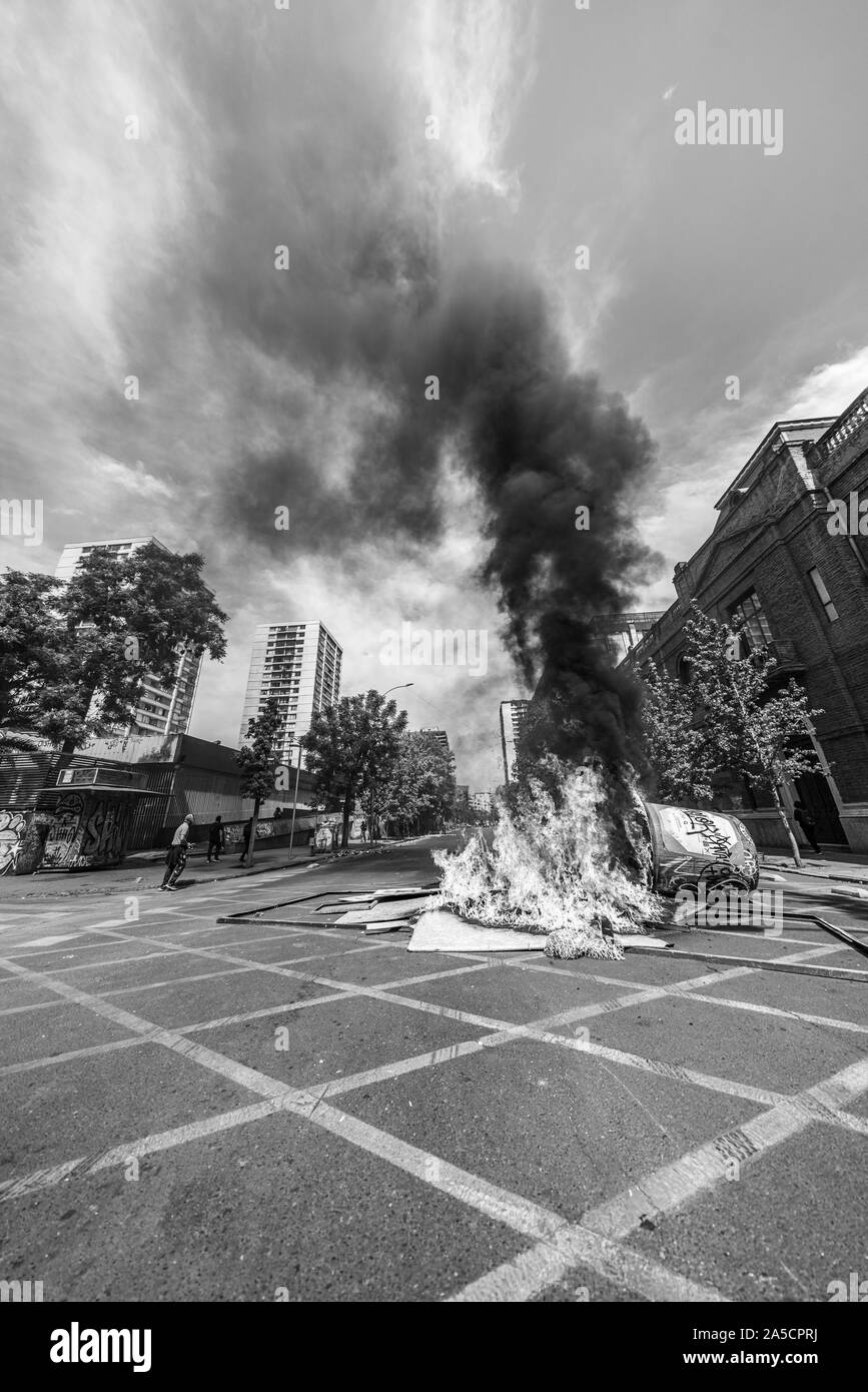 People preparing Barricades at Santiago streets during the riots at ...