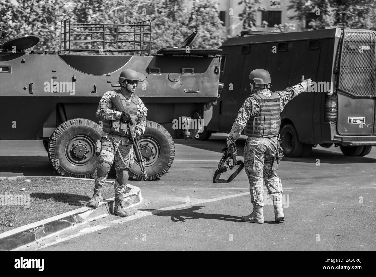 Tanks in Santiago. Riots at Santiago de Chile city centre. The army ...